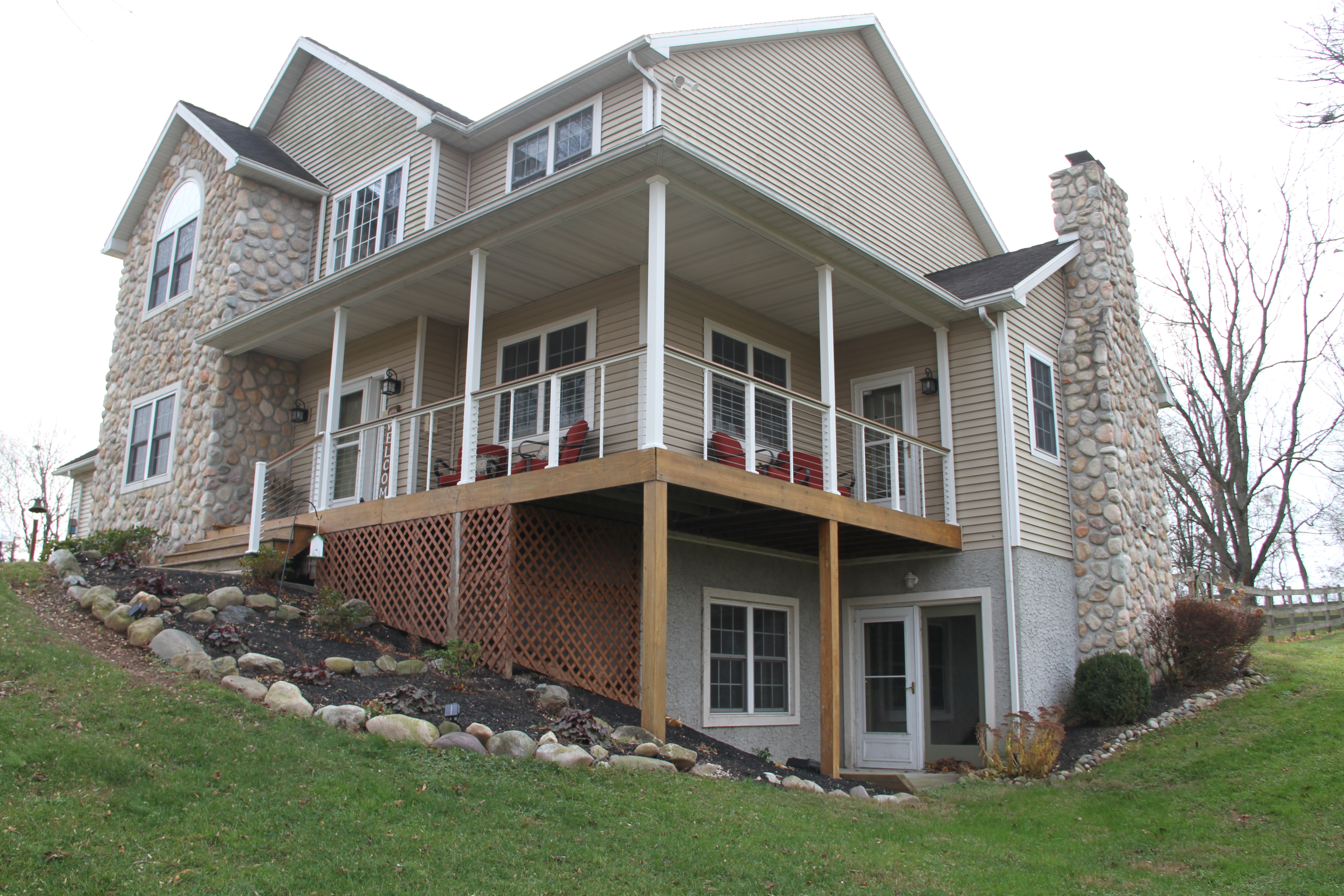 How to Choose the Right Aluminum Railing Style for Your… | Keylink