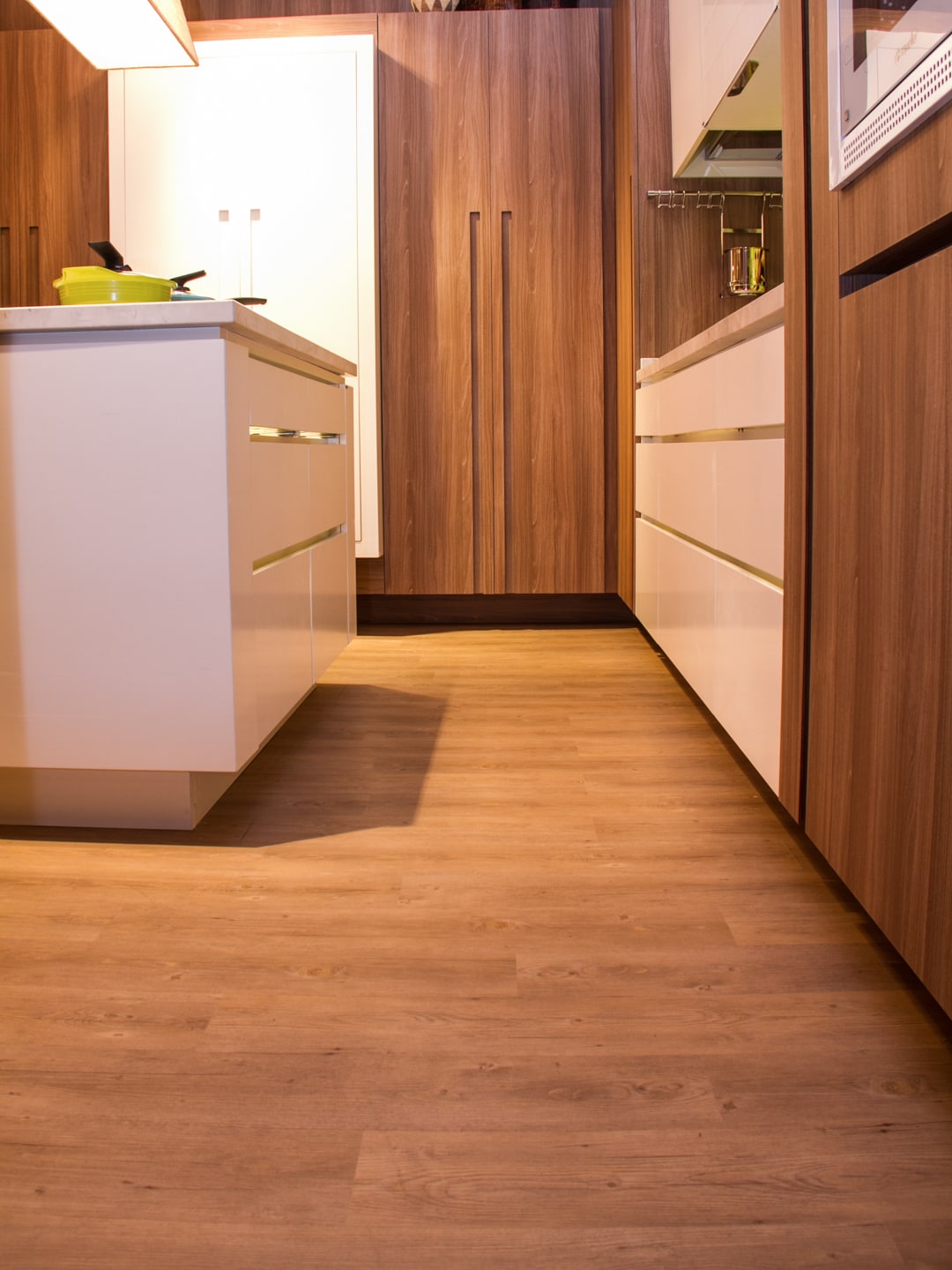 Linha Bravo | Piso vinílico para ambiente comercial intenso